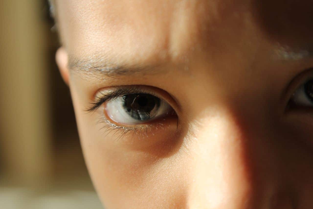 La depresión deja una huella en los ojos de los niños antes de que ...
